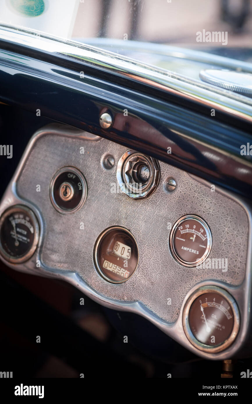 Retro car dashboard Stock Photo - Alamy