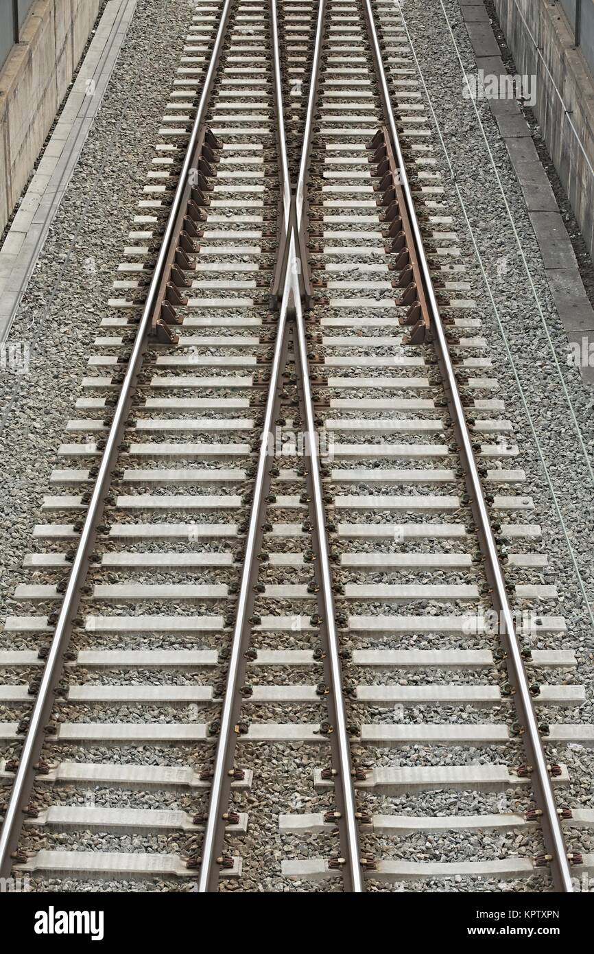 Merging Railway Tracks Stock Photo - Alamy