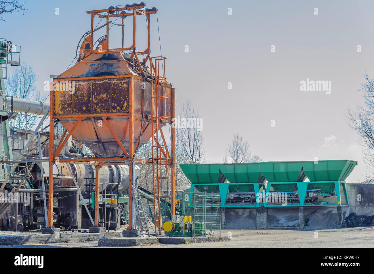 Gravel washing plant for the production of concrete Stock Photo - Alamy