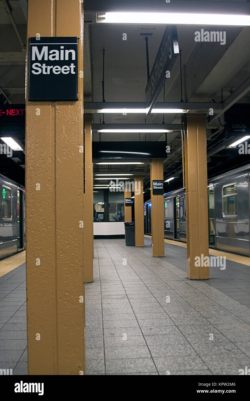 Main Street, Queens, New York Stock Photo - Alamy