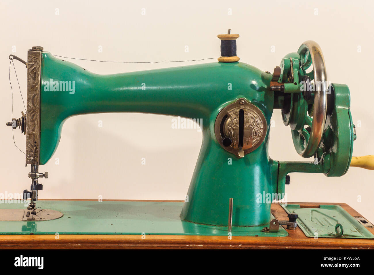 Old sewing machine hi-res stock photography and images - Alamy