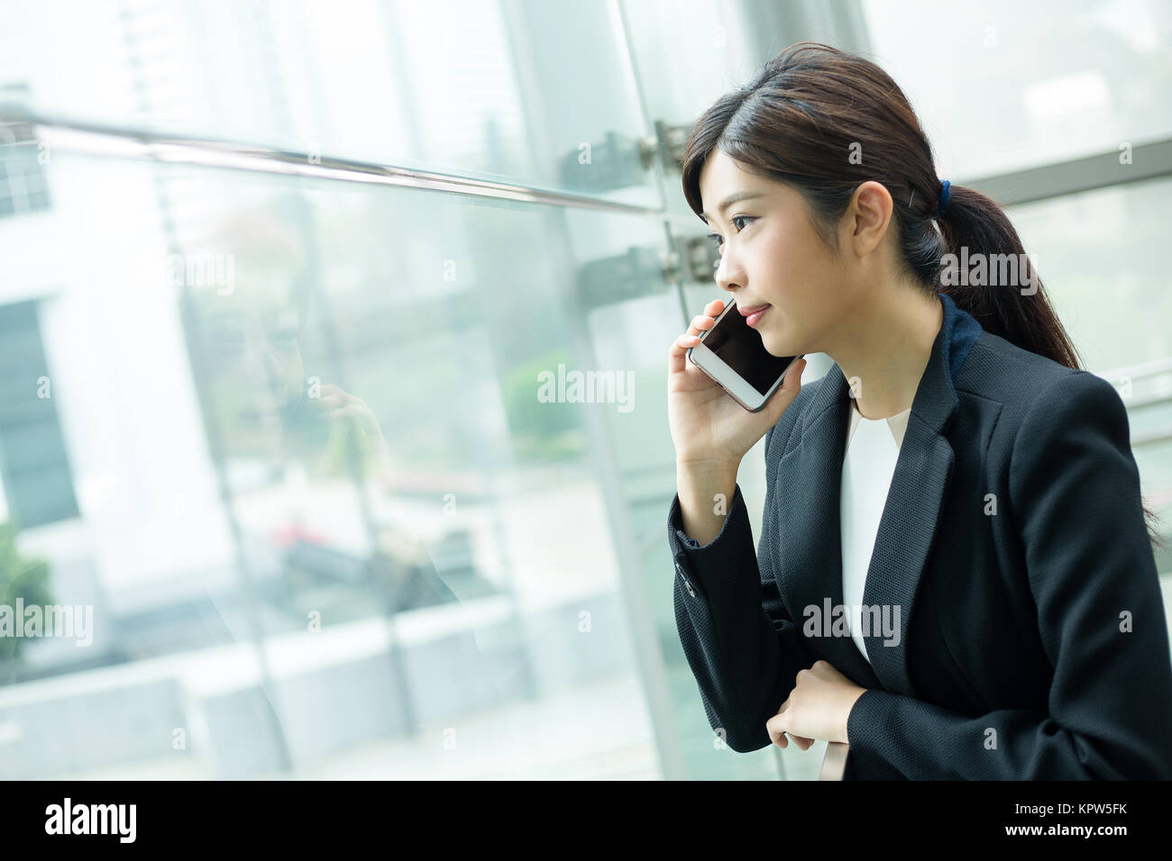 Businesswoman pick up a call Stock Photo - Alamy