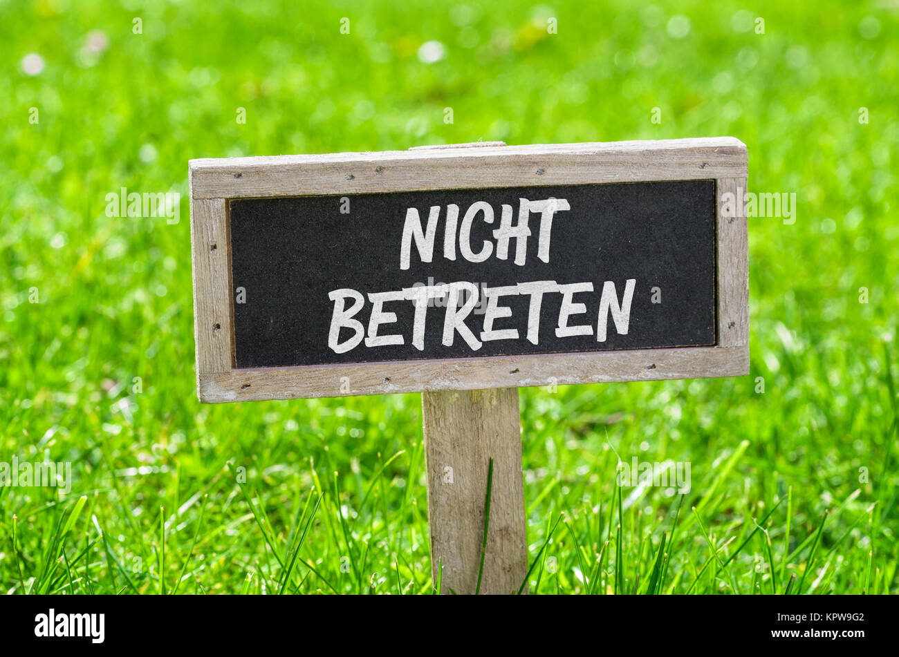 Sign In The Lawn No Step Stock Photo Alamy sign-in-the-lawn-no-step-stock-photo-alamy