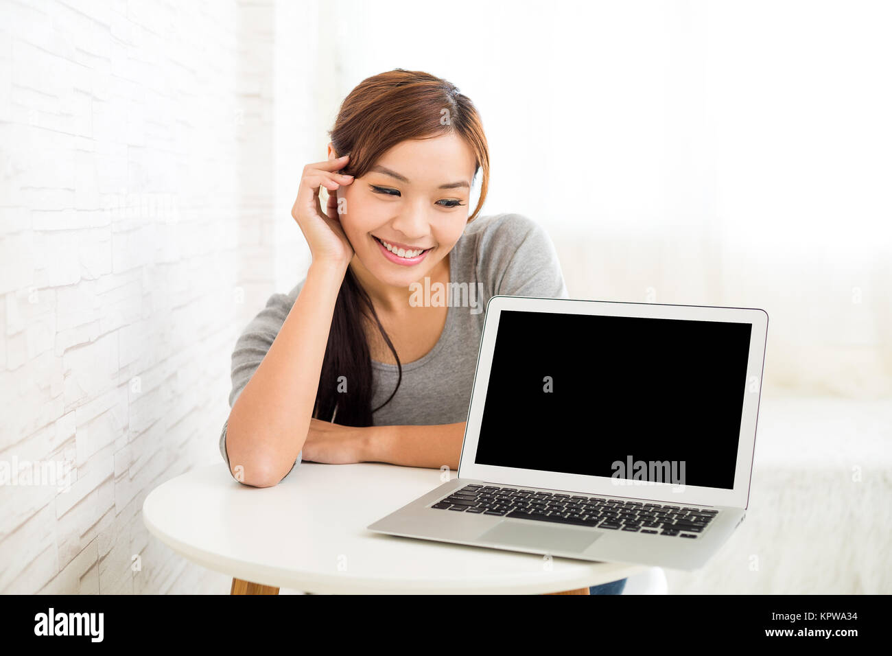 Woman looking at the blank screen of laptop computer Stock Photo - Alamy
