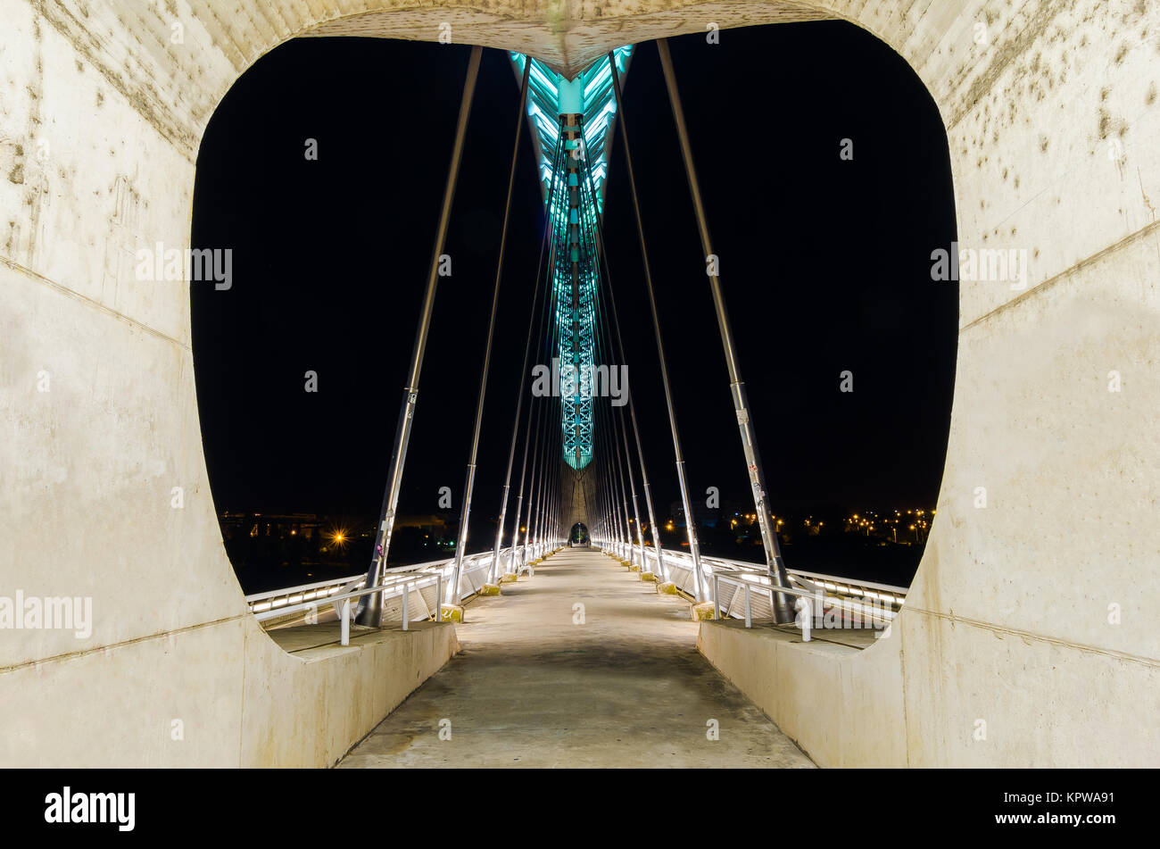 Night view of Lusitania bridge, Merida Stock Photo - Alamy