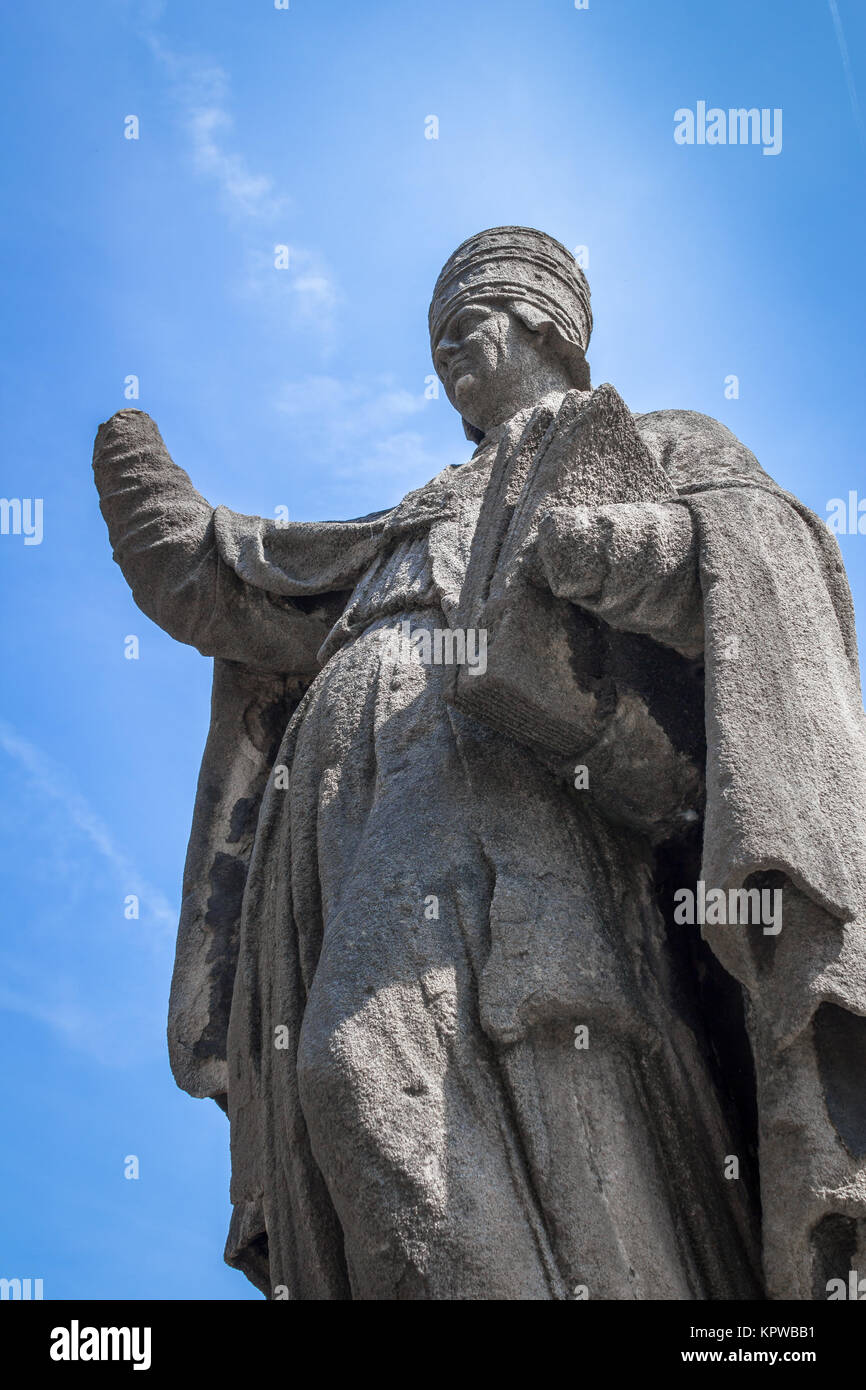 Statue of a pope Stock Photo - Alamy