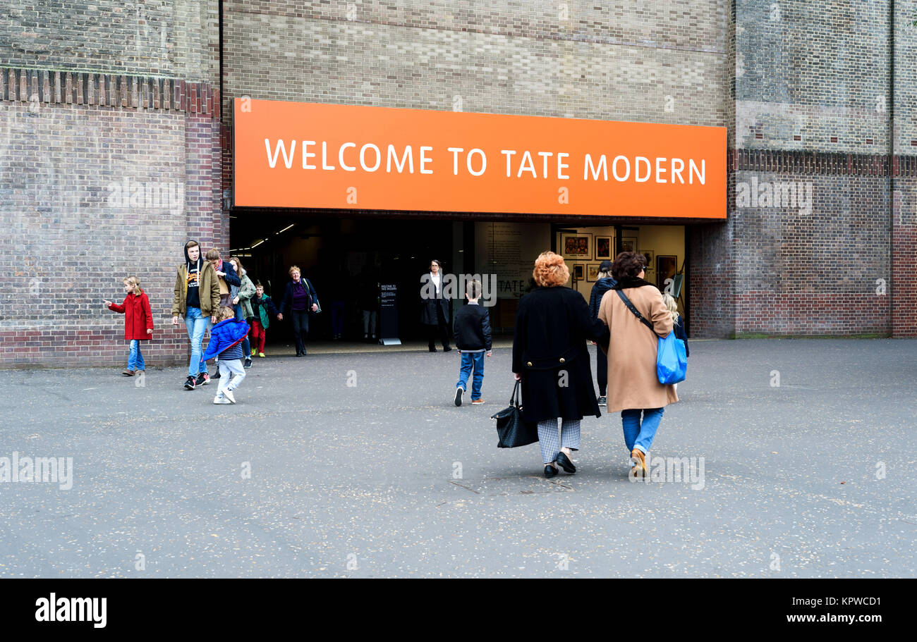 Tate modern entrance hi-res stock photography and images - Alamy