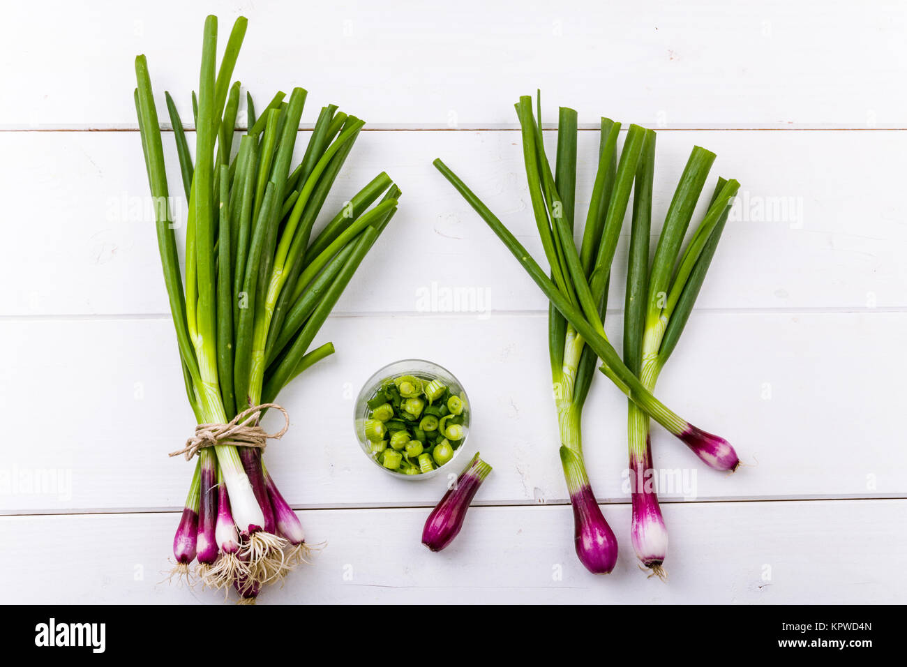 fresh red spring onions scallions Stock Photo - Alamy