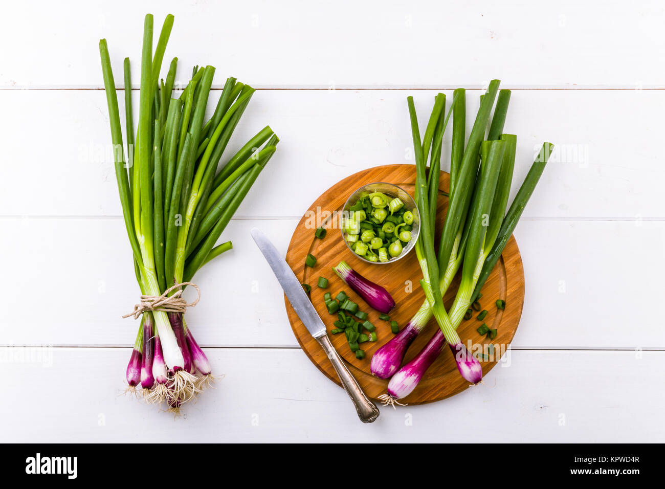 fresh red spring onions scallions Stock Photo - Alamy