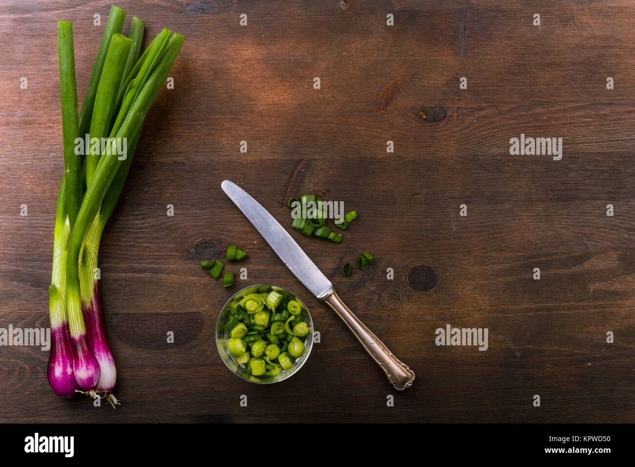 fresh red spring onions scallions Stock Photo - Alamy