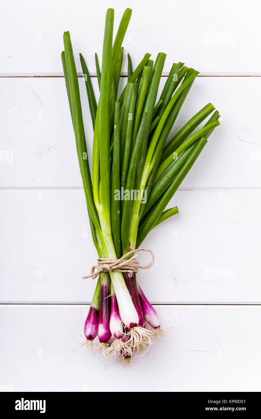fresh red spring onions scallions Stock Photo - Alamy