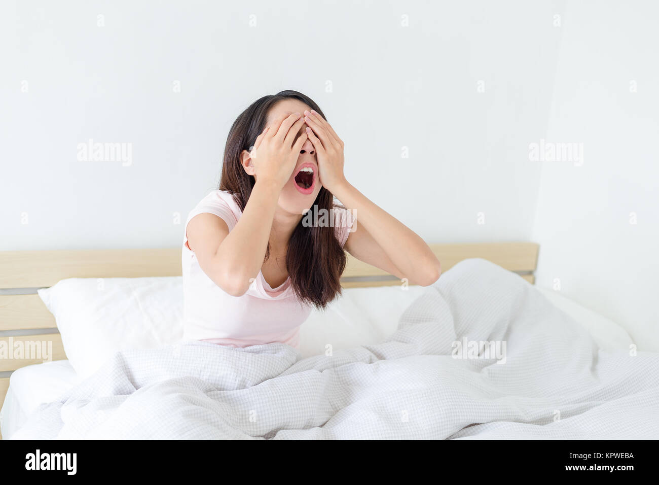 Woman yawning at bed Stock Photo - Alamy