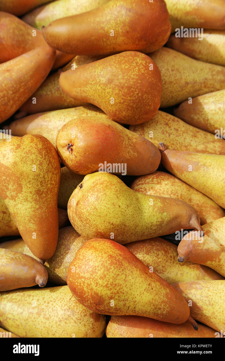 Golden yellow table pears at the farmers market Stock Photo - Alamy