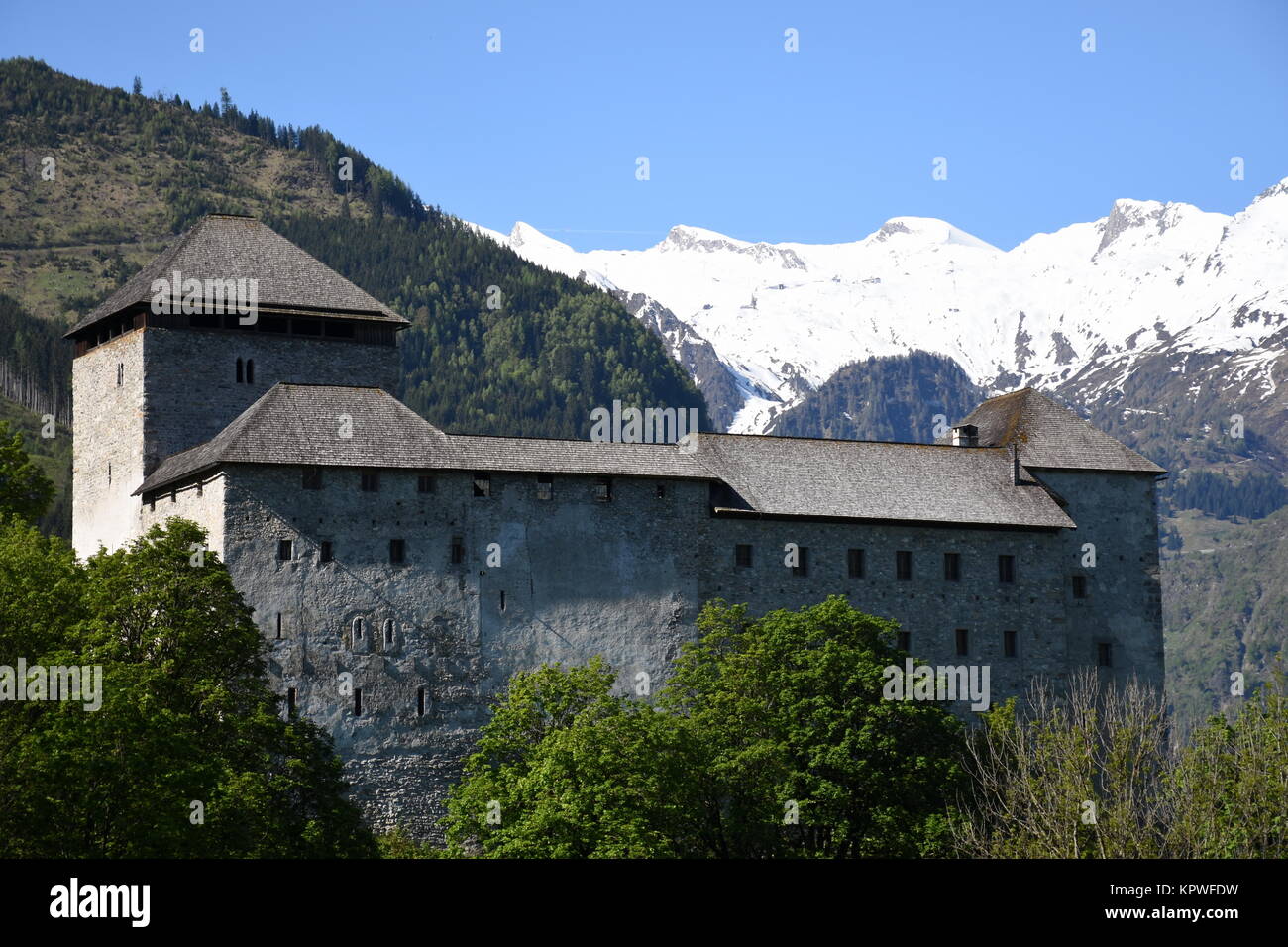 kaprun castle,kaprun castle,castle,castle,burgfried,castle wall,tower ...