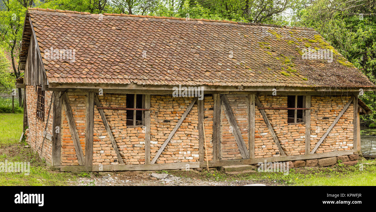 Old brick farm building hi-res stock photography and images - Alamy