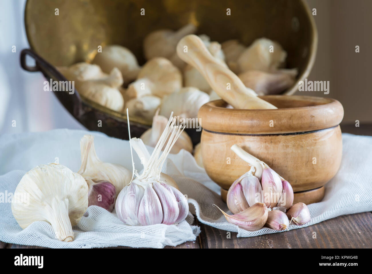 Garlic for cooking on the table of the kitchen Stock Photo - Alamy