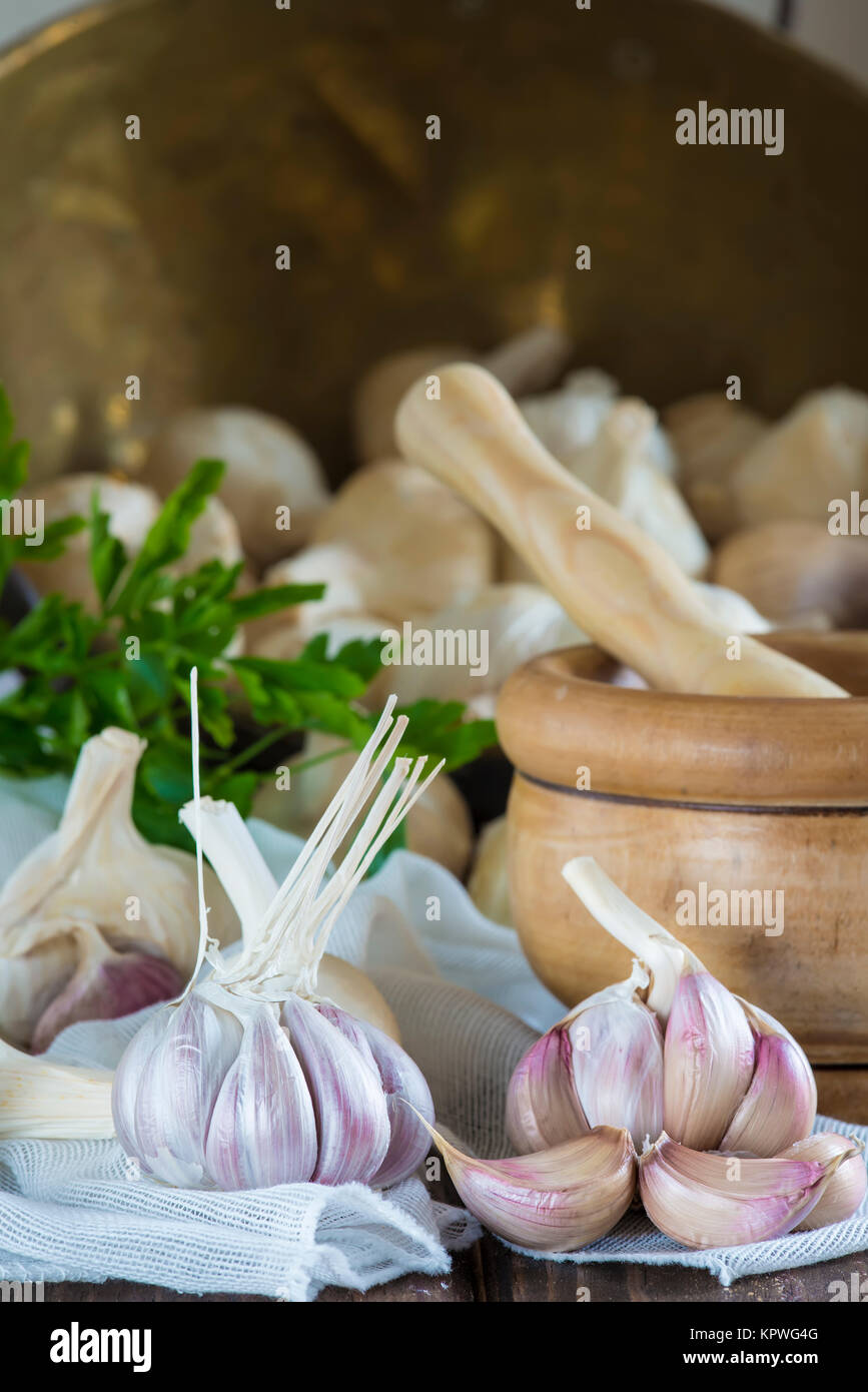 Garlic for cooking on the table of the kitchen Stock Photo - Alamy