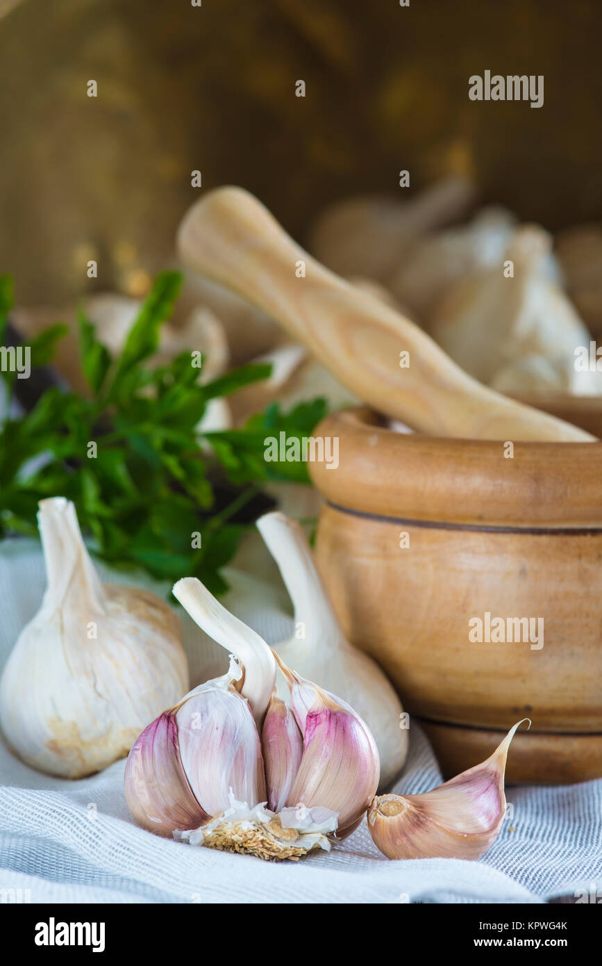 Garlic for cooking on the table of the kitchen Stock Photo - Alamy