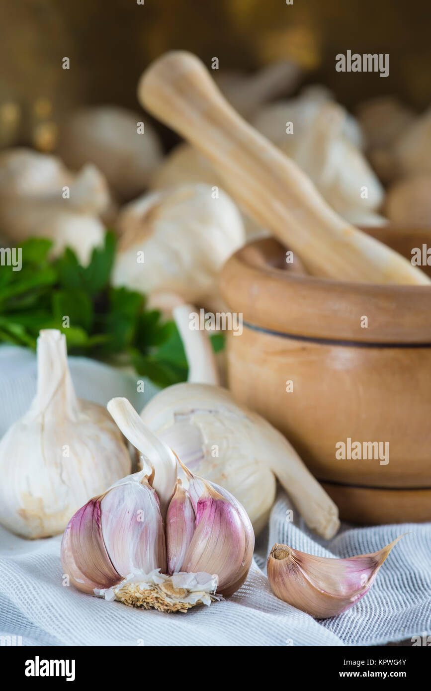 Garlic for cooking on the table of the kitchen Stock Photo - Alamy