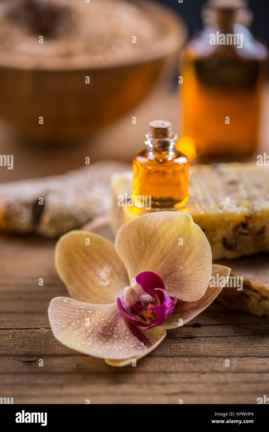 Spa essential oil Stock Photo - Alamy
