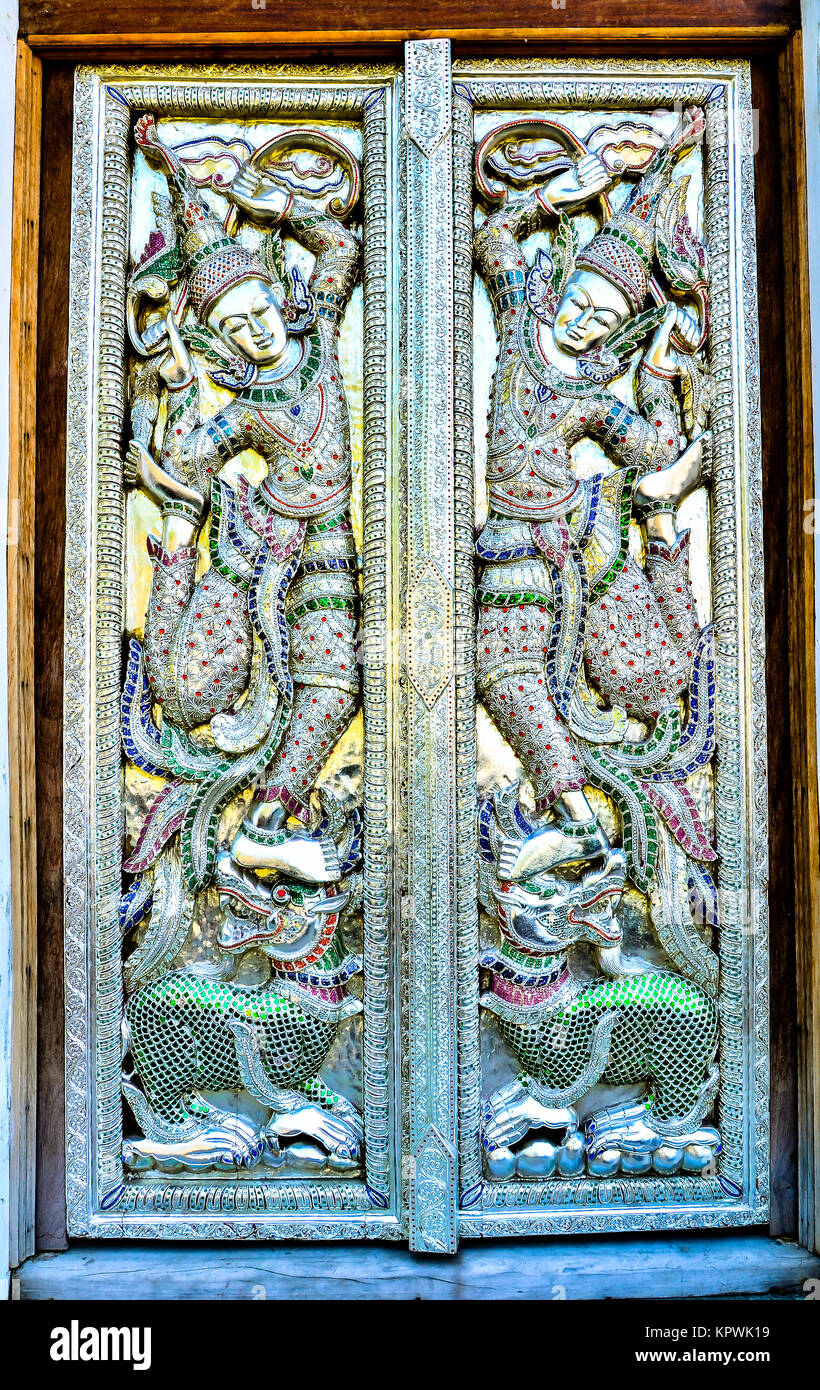 Beautiful Thai temple gate Stock Photo - Alamy