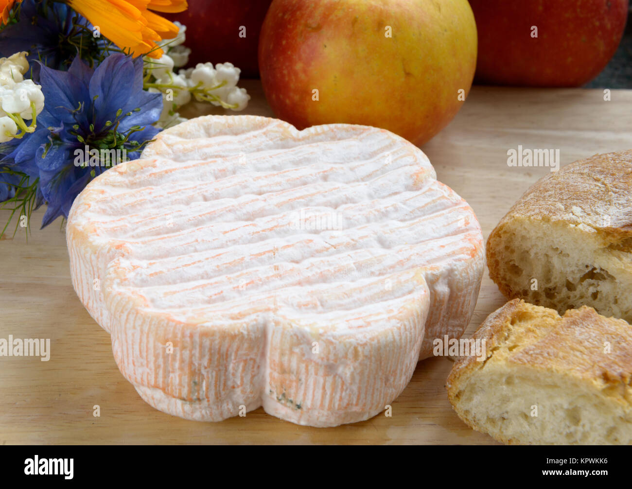 tray with saint albray cheese with bread and apples Stock Photo - Alamy
