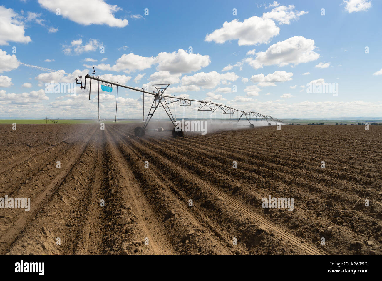 Center-Pivot Irrigation Waterwheel Circle Irrigator Farm Field ...