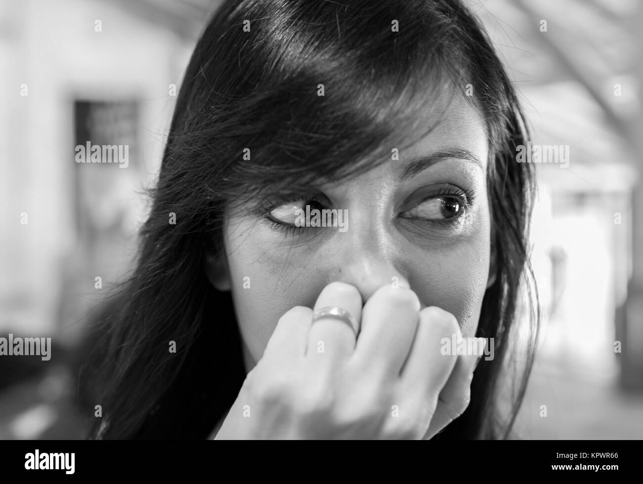 Young woman looking for Stock Photo - Alamy