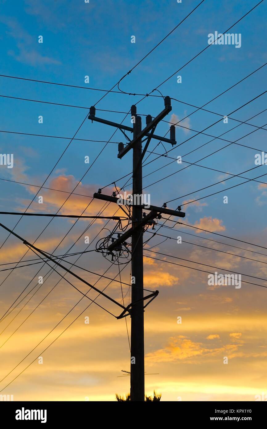 Telephone pole data lines hi-res stock photography and images - Alamy