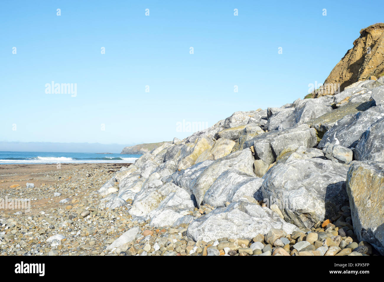 boulders at ballybunion beach Stock Photo - Alamy