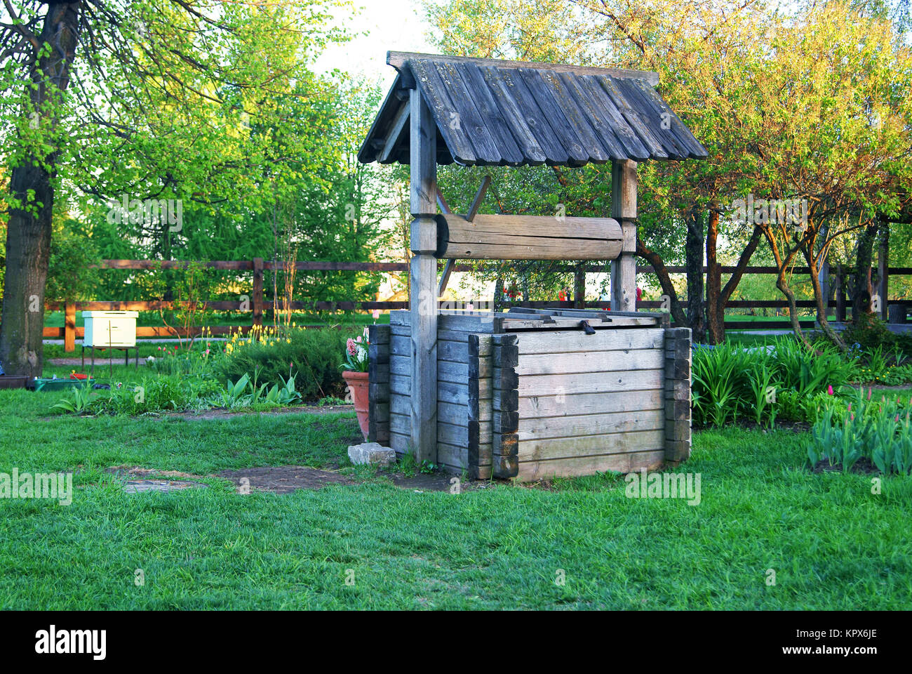 Old Draw Well Stock Photo - Alamy