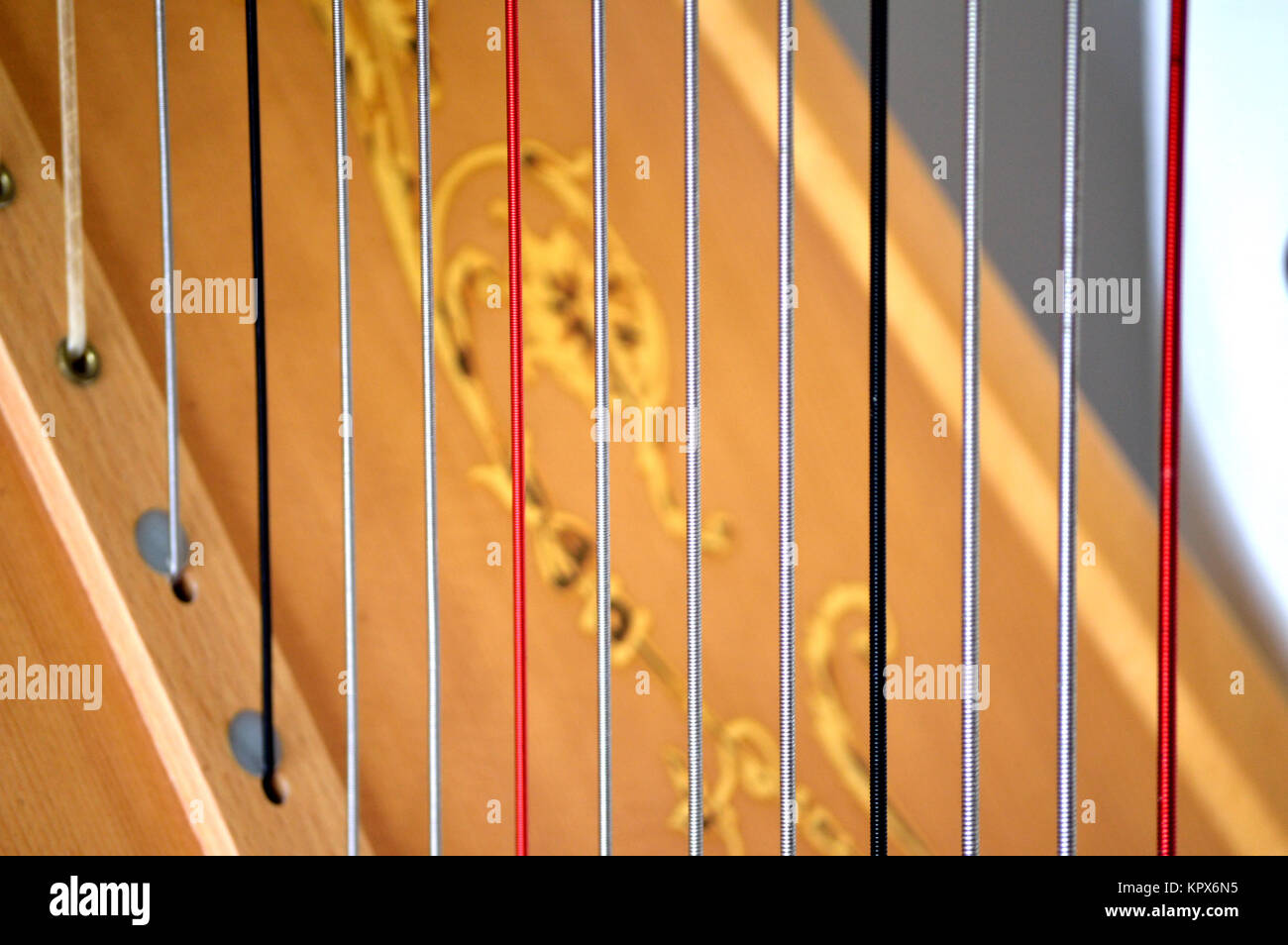 Harp strings hi-res stock photography and images - Alamy