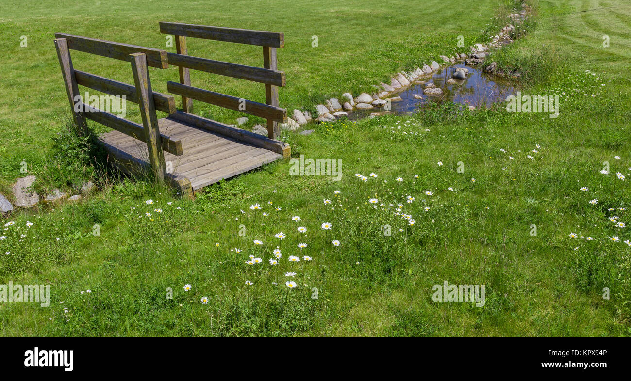 Small bridge in the park Stock Photo - Alamy