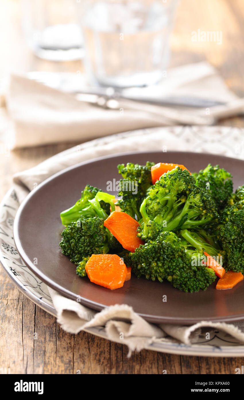 Steamed broccoli on plate Stock Photo - Alamy