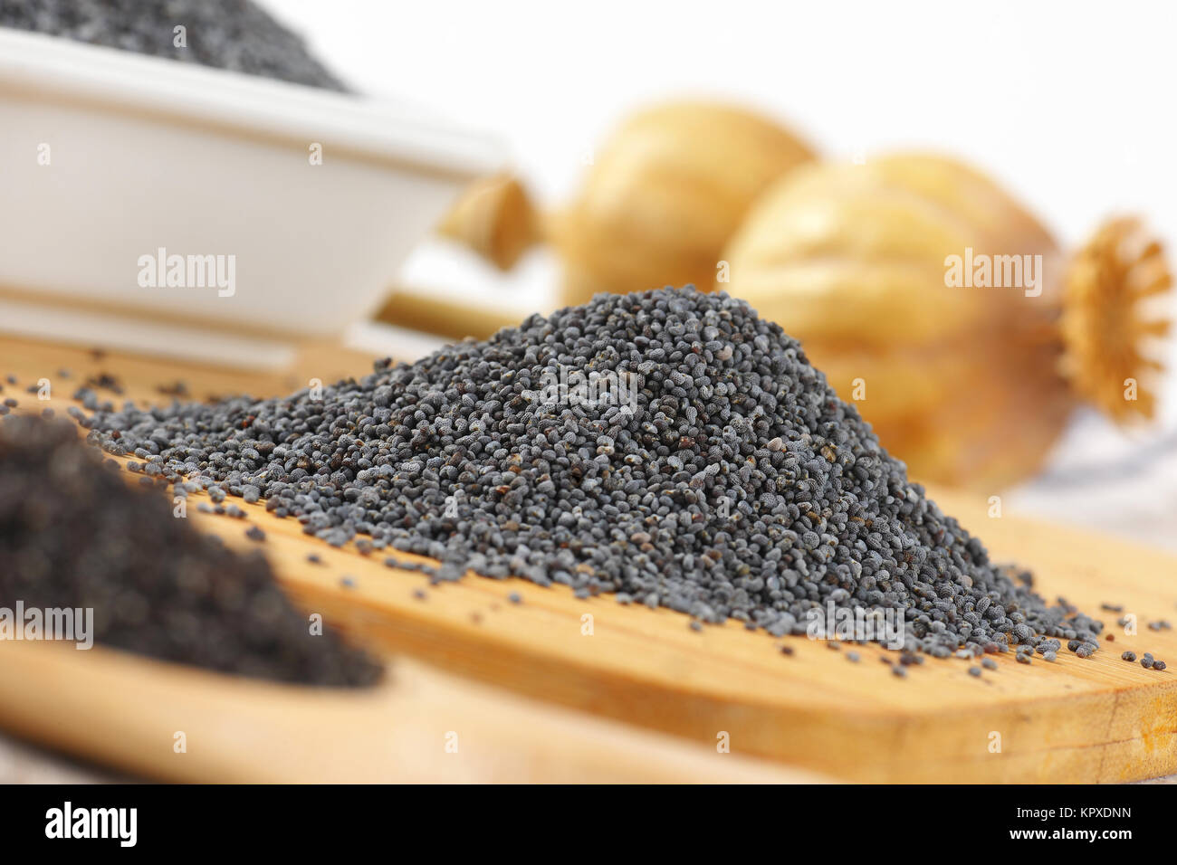 heap of poppy seeds Stock Photo - Alamy