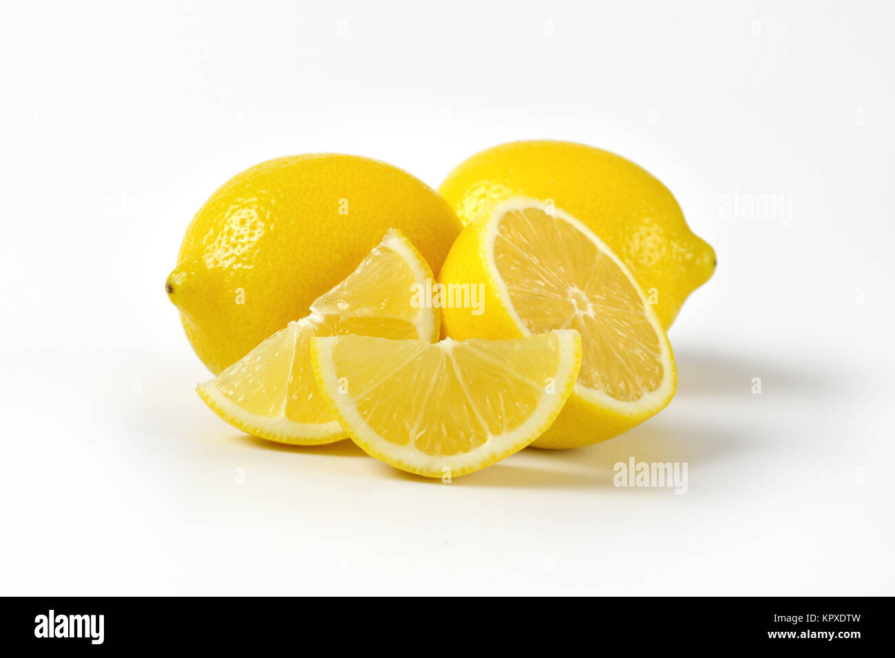 whole and sliced lemons Stock Photo - Alamy