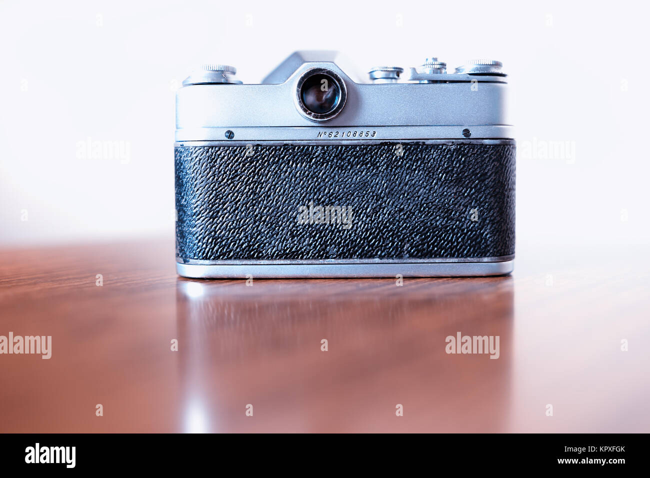 Back view of vintage rangefinder camera background Stock Photo - Alamy
