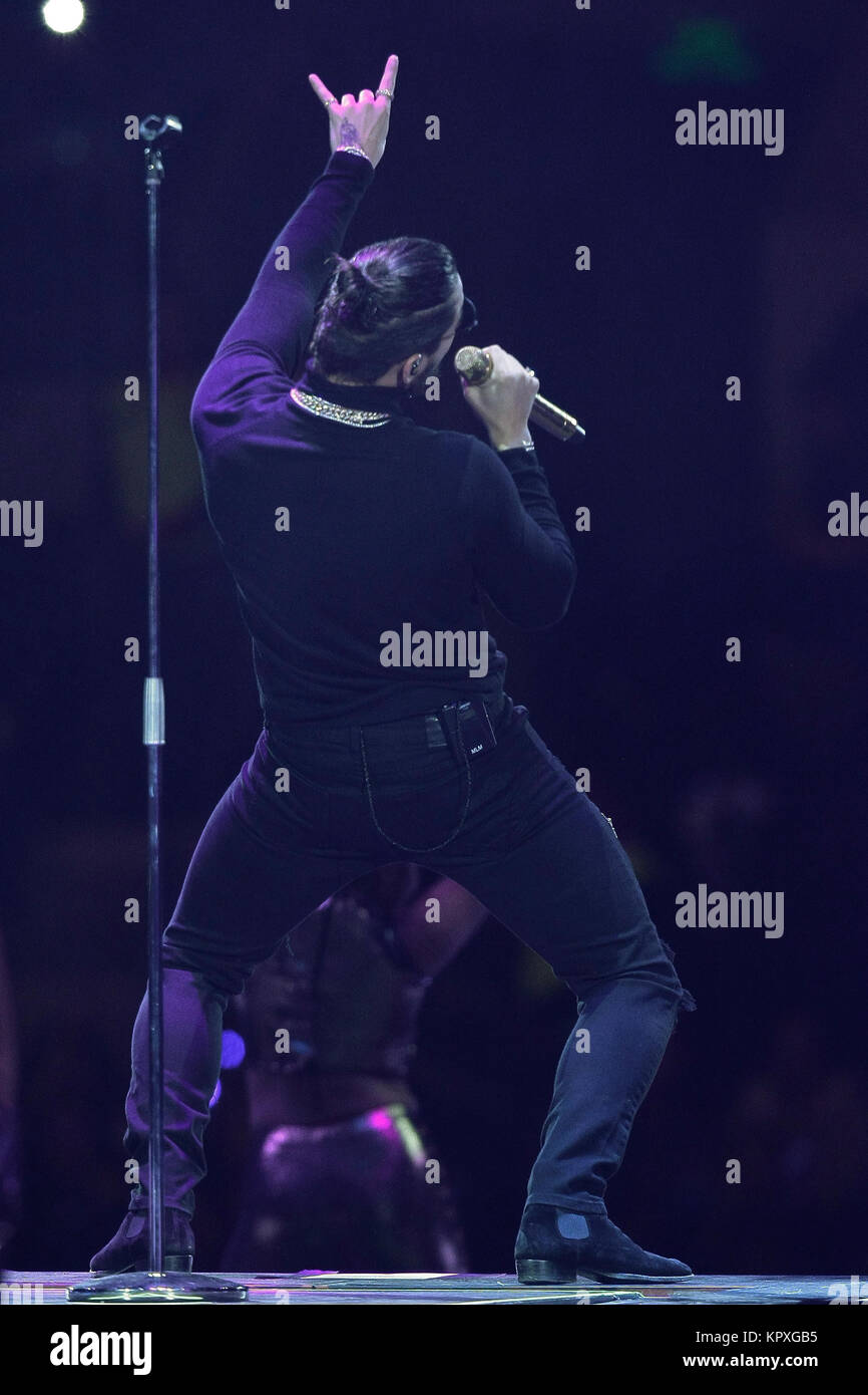 Cantante colombiano hi-res stock photography and images - Alamy