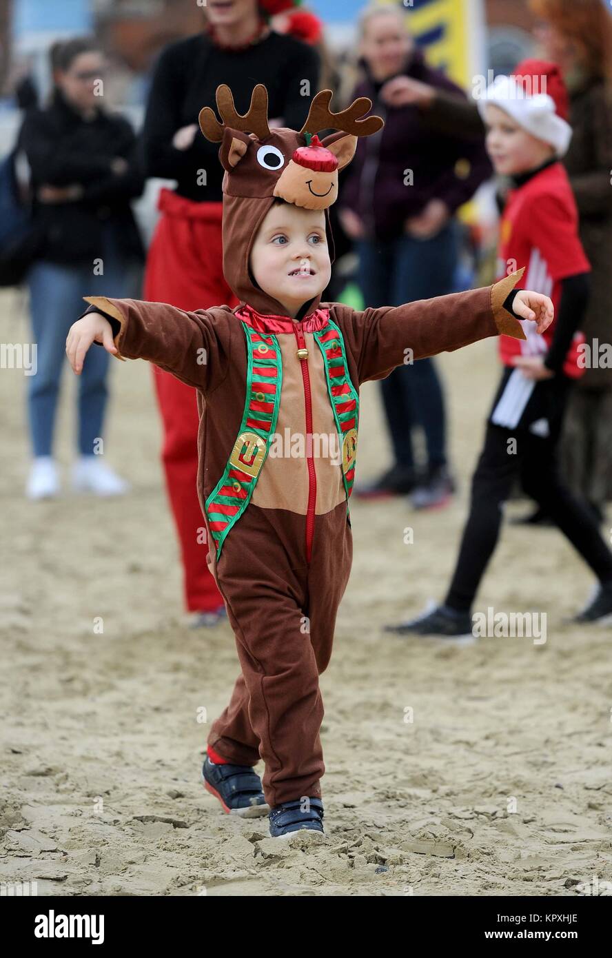 Chase the Pudding Santa race on Weymouth beach, Dorset, UK Credit ...