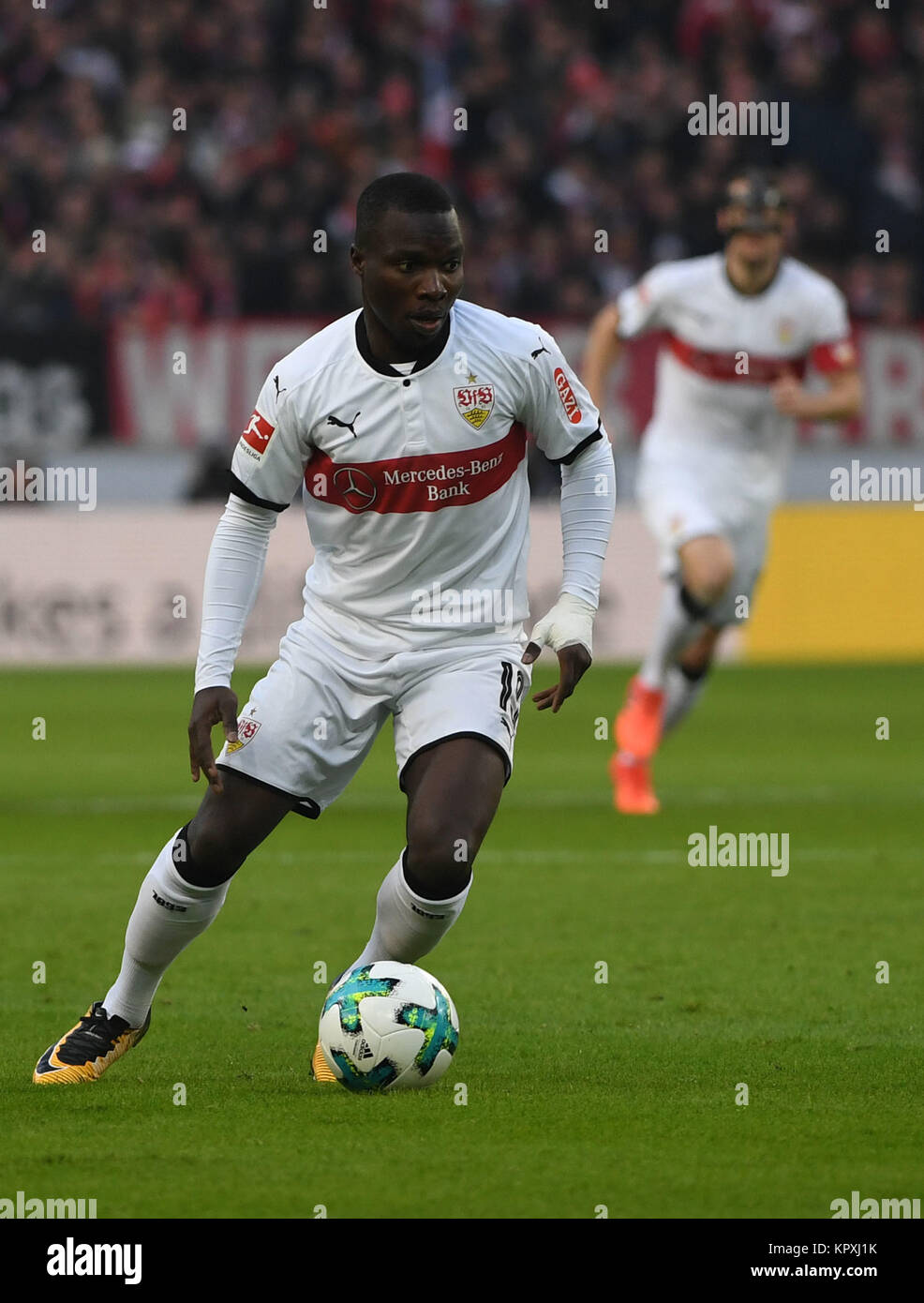 Stuttgart, Germany. 16th Dec, 2017. Stuttgart's Chadrac Akolo in action ...