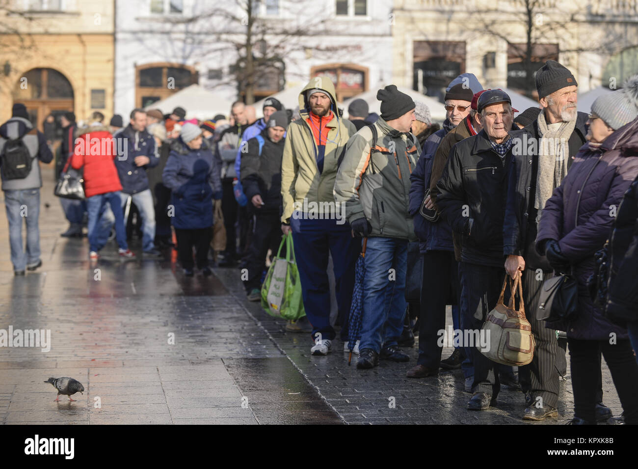 Krakow, Poland. 17th Dec, 2017. Hundreds of homeless and needy people ...