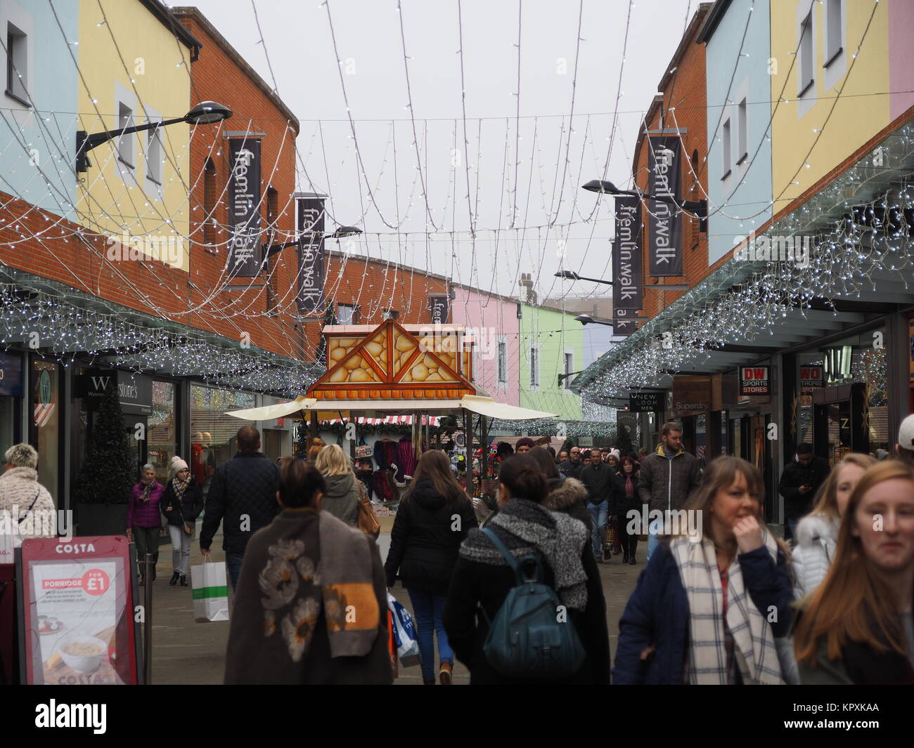 Maidstone, Kent, UK. 17th Dec, 2017. Shoppers make the most of high ...
