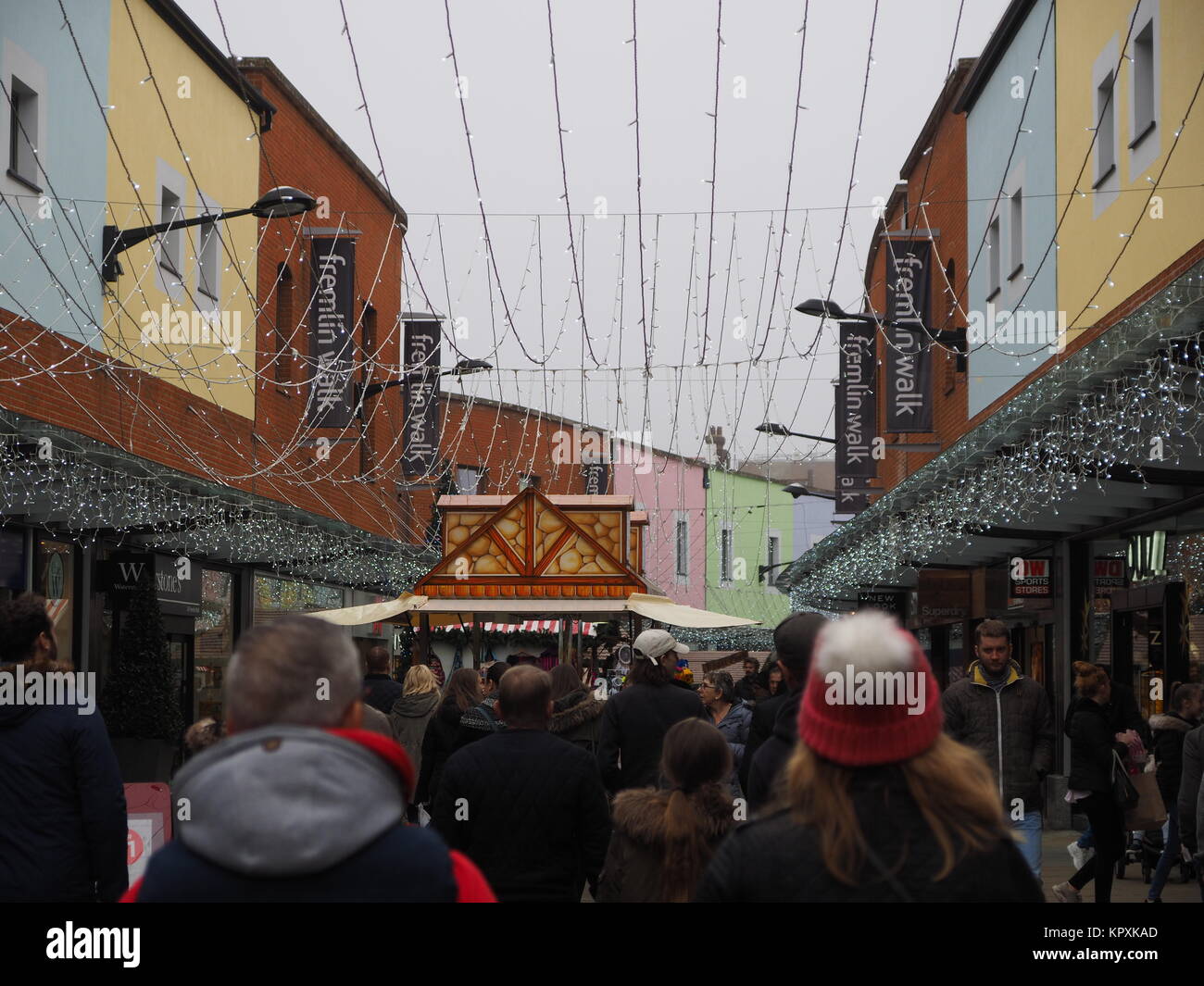 Maidstone, Kent, UK. 17th Dec, 2017. Shoppers make the most of high ...