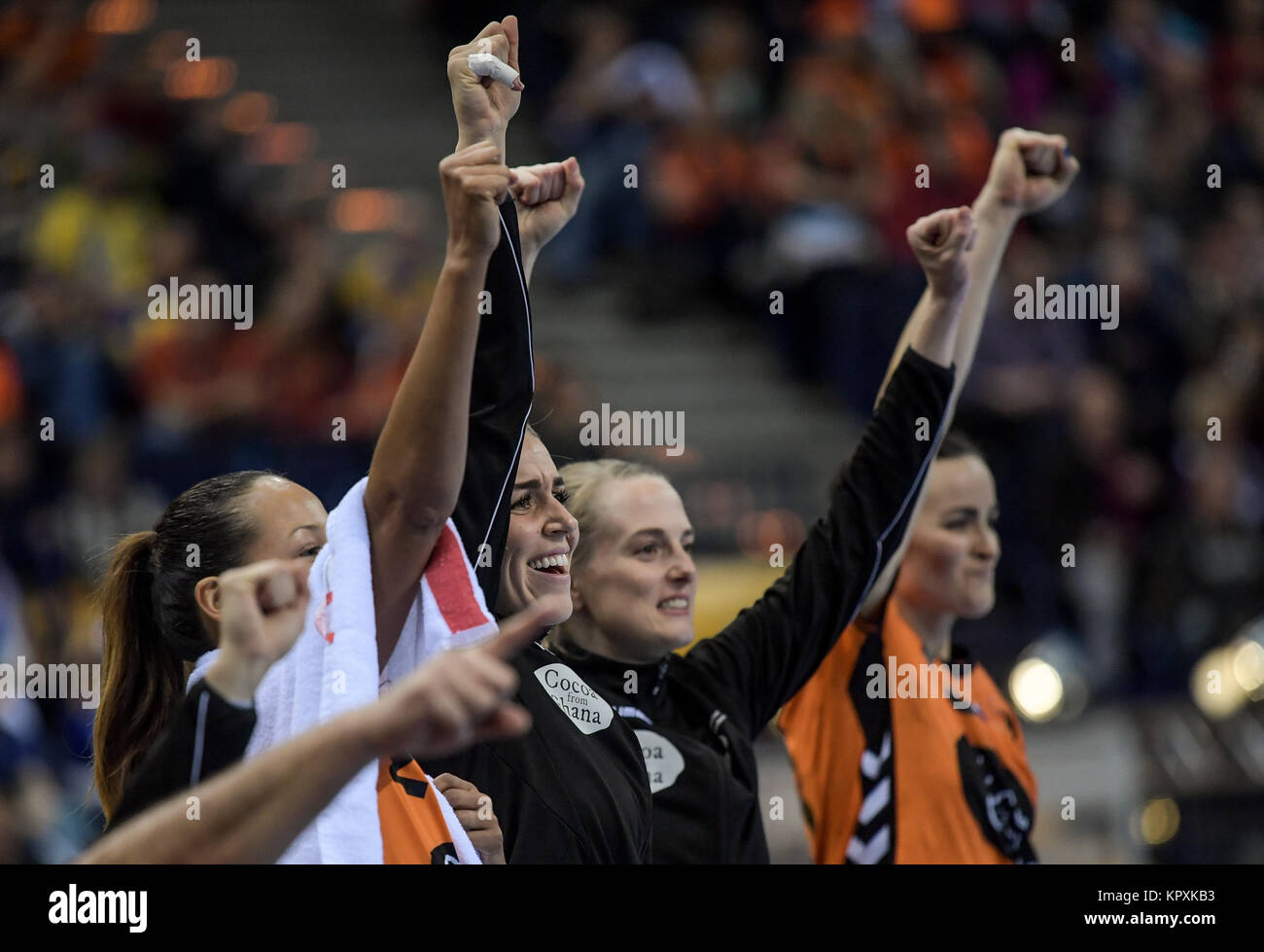 Hamburg, Germany. 17th Dec, 2017. The Netherlands bench cheering on ...