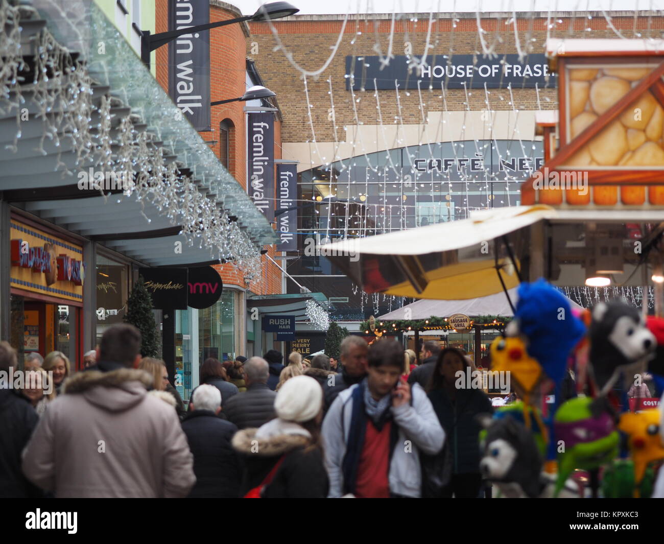 Maidstone, Kent, UK. 17th Dec, 2017. Shoppers make the most of high ...