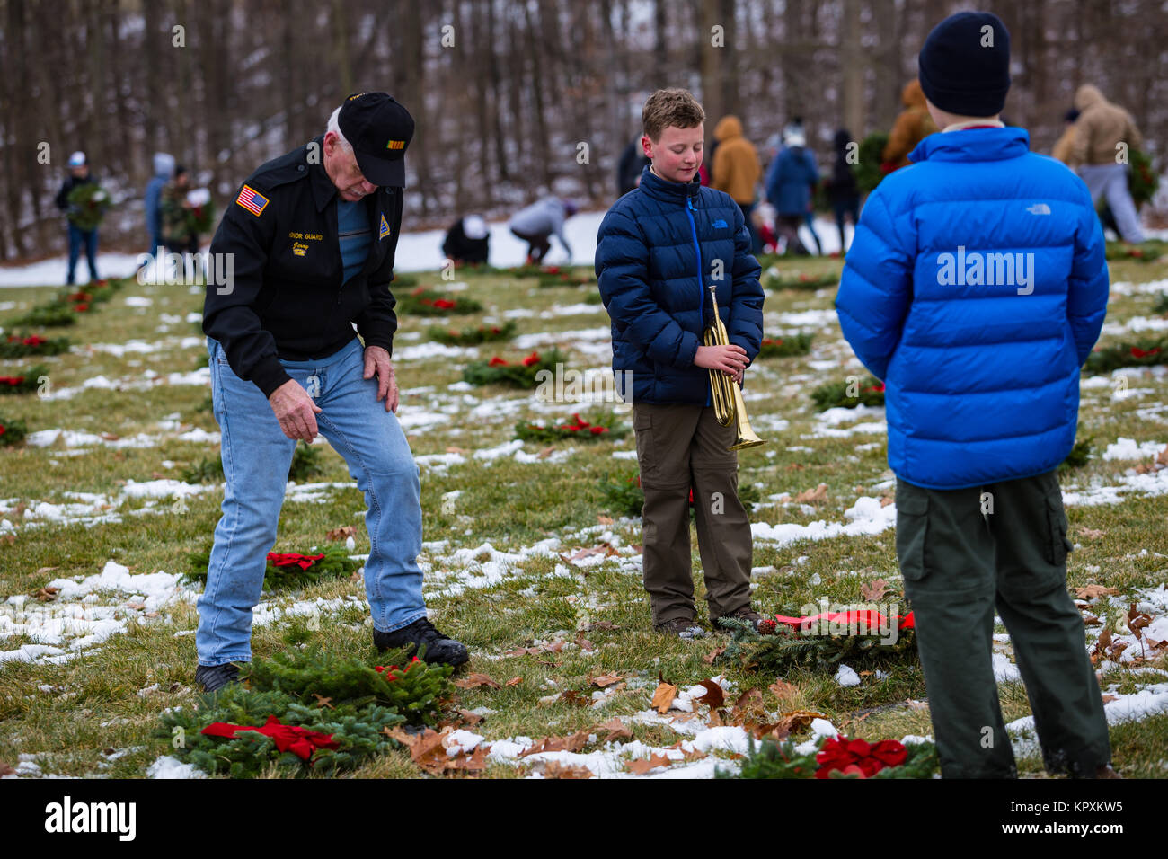 Fort Indiantown Gap, PA., USA. 16th December, 2017. A young volunteer ...