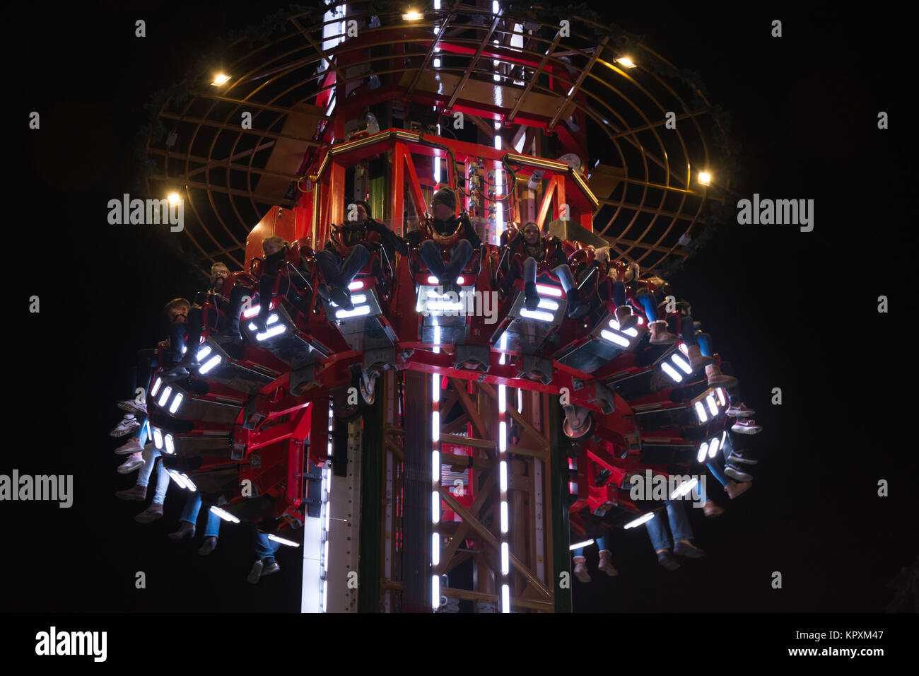 Drop tower hi-res stock photography and images - Alamy