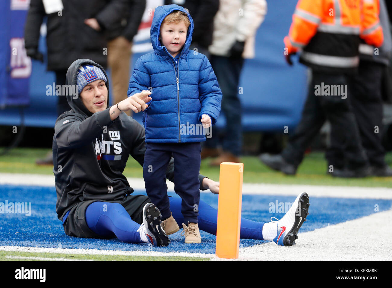 December 17, 2017, New York Giants punter Brad Wing (9) plays around ...