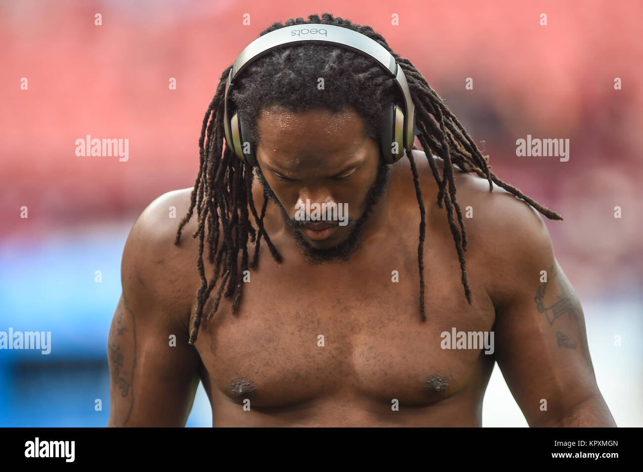 DEC 17 2017 : Arizona Cardinals linebacker Markus Golden (44) warms up ...