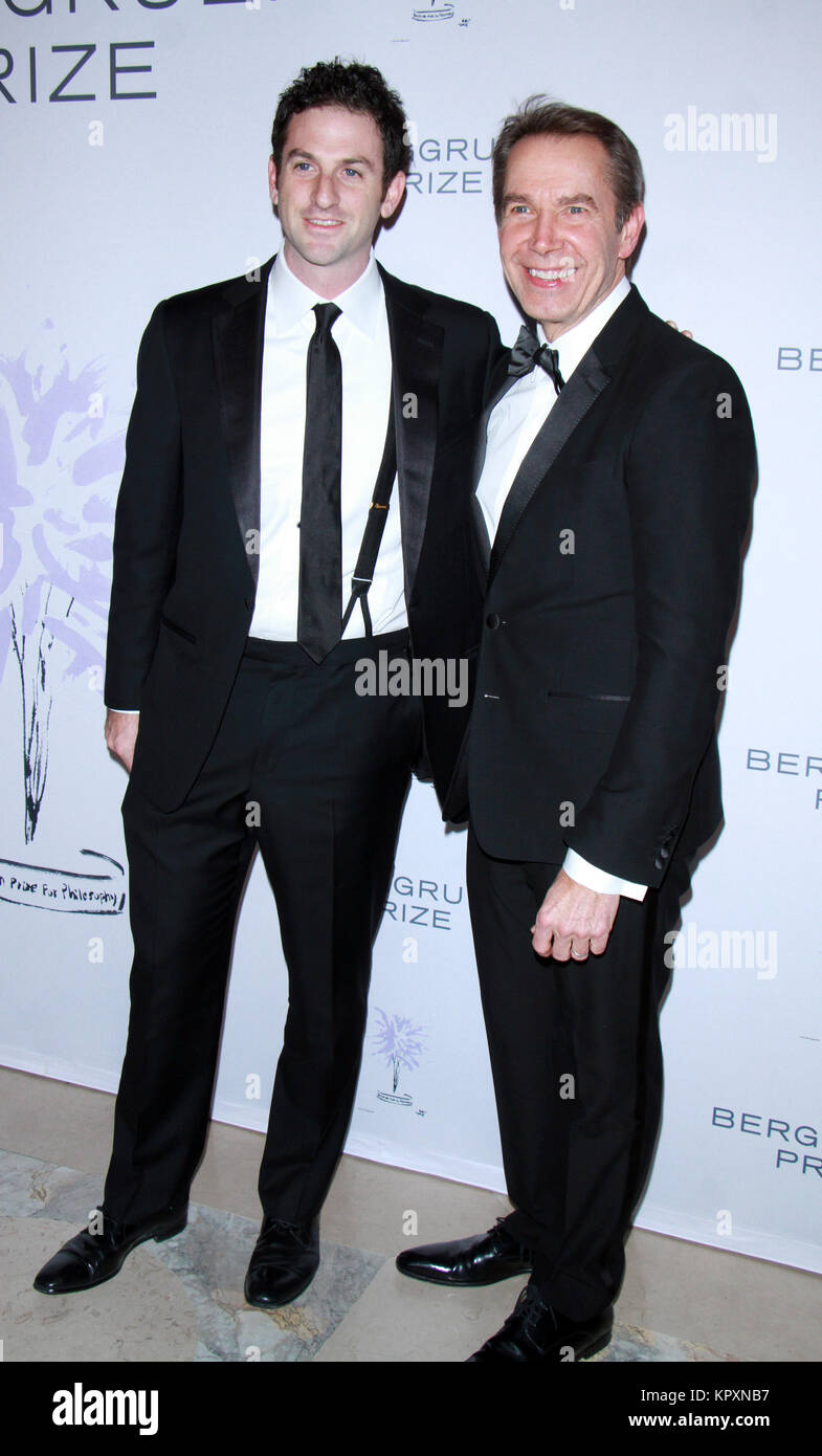 NEW YORK, NY December 14, 2017 Jared Cohen, Jeff Koons attend The ...